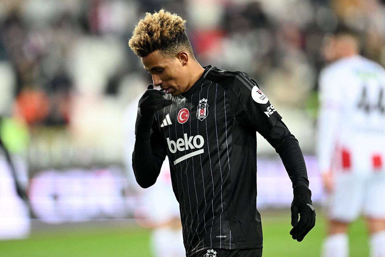 «Бешикташ» отклонил предложение «Спартака» о переходе Фернандеша ...